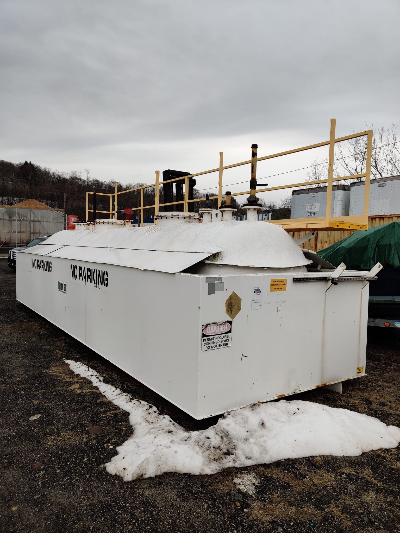 4,000 Gallon Single Wall Tank w/ Dike (#170777)